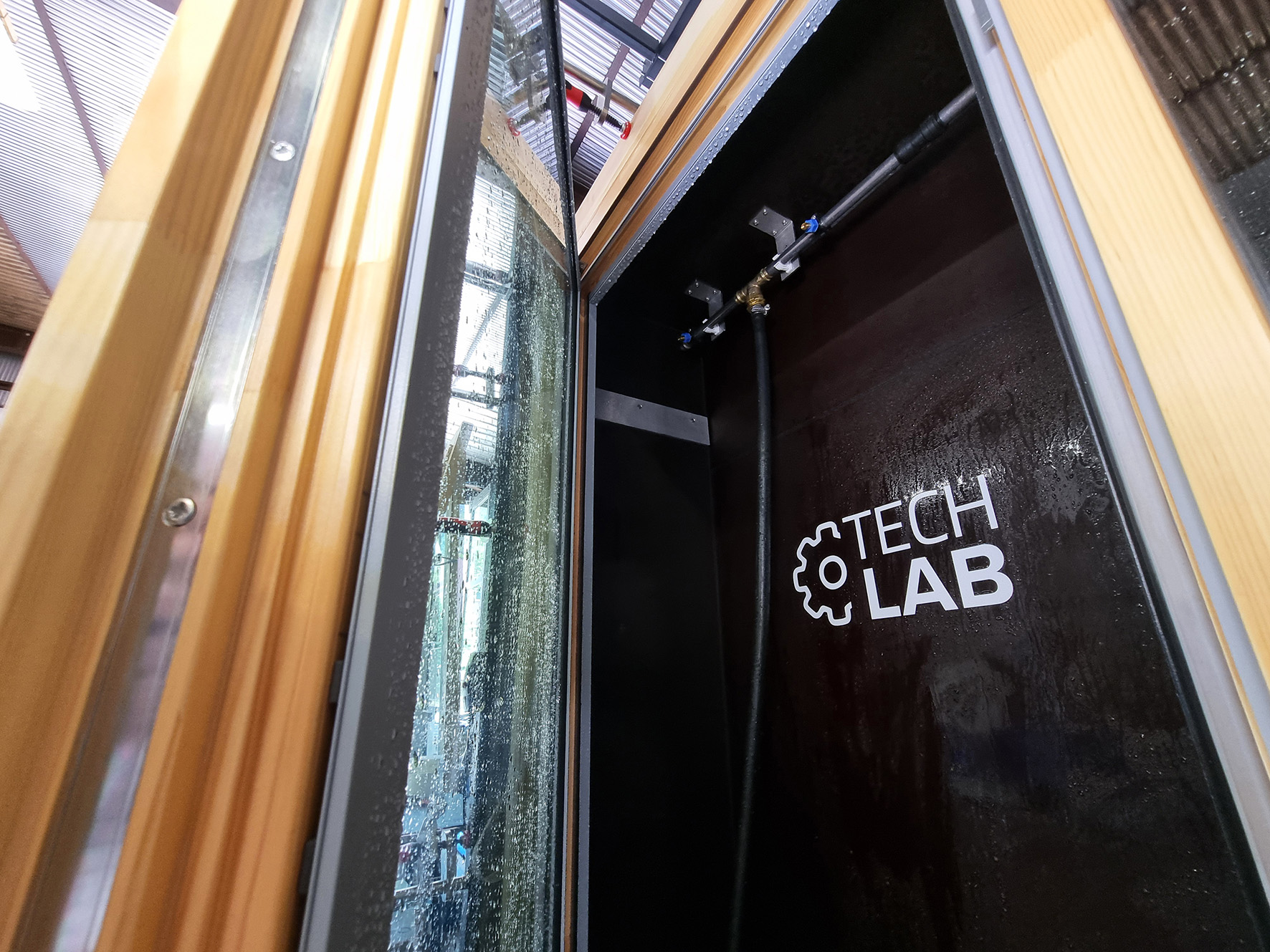 Roverplastik inaugura il banco prova Acqua-Aria-Vento - Guidafinestra