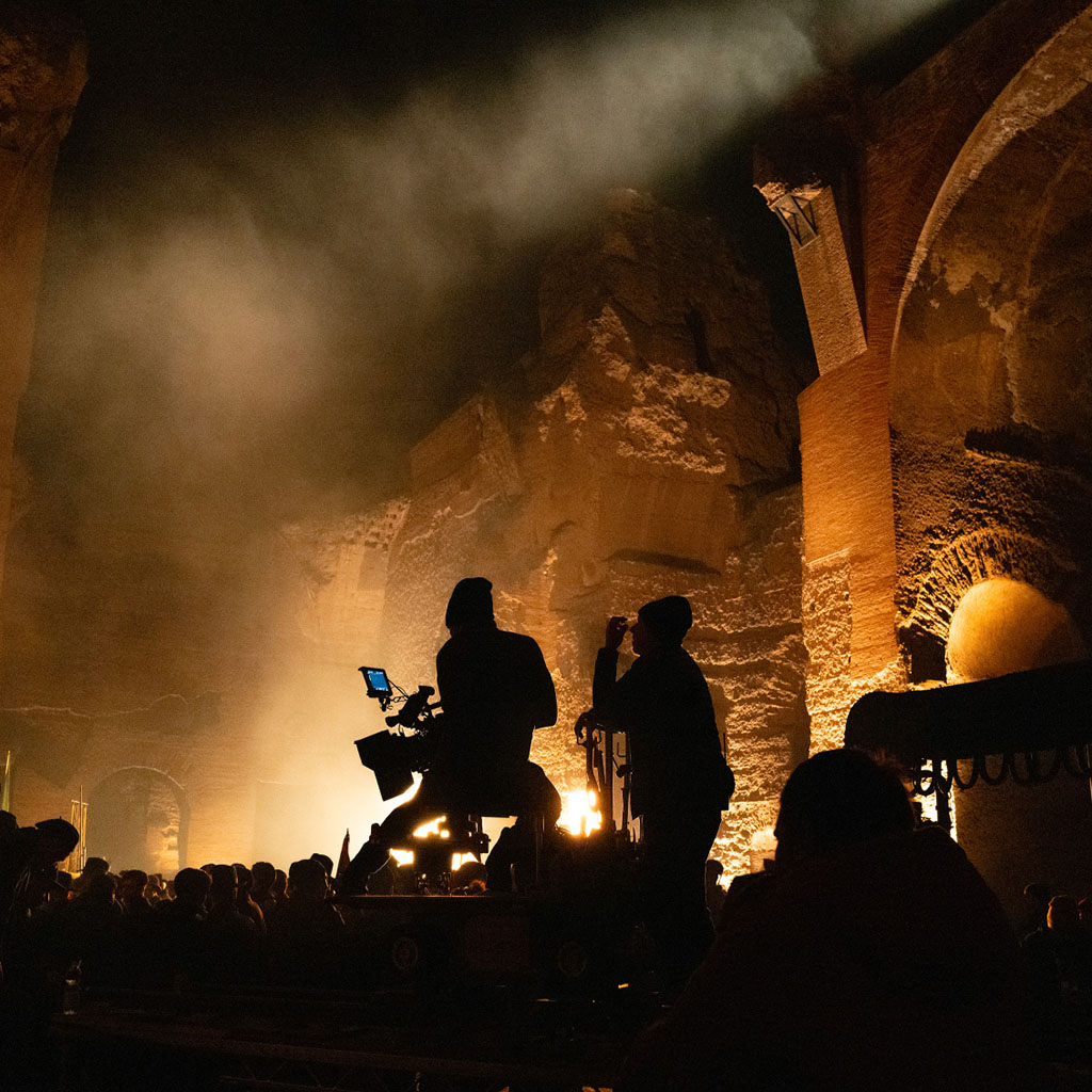 Sky Extra - Con extra, vivi il set delle Sky Original 2025