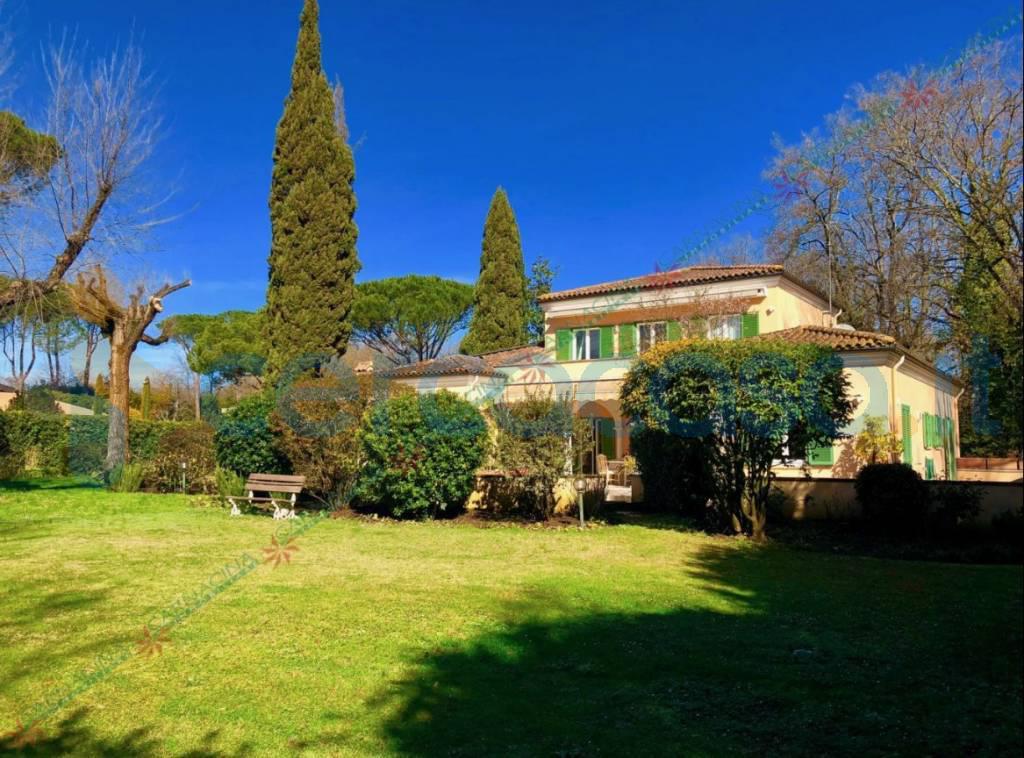 Centinaia di ville in vendita a Roma Largo dell'Olgiata.