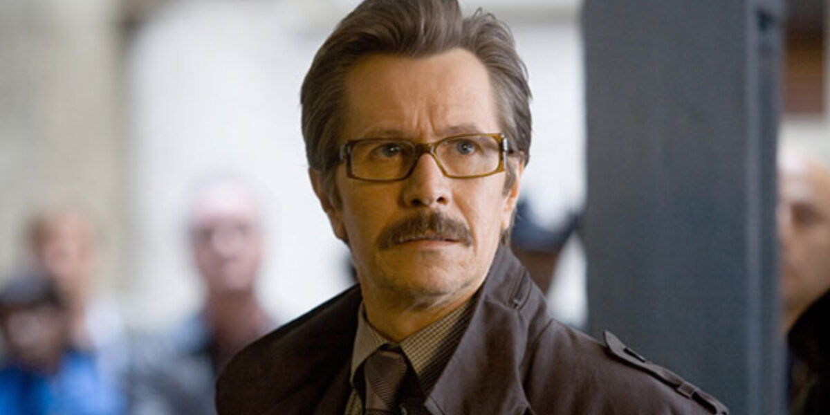Gary Oldman rivela il contenuto di un appunto ricevuto da Christopher Nolan sul set dei film di ...
