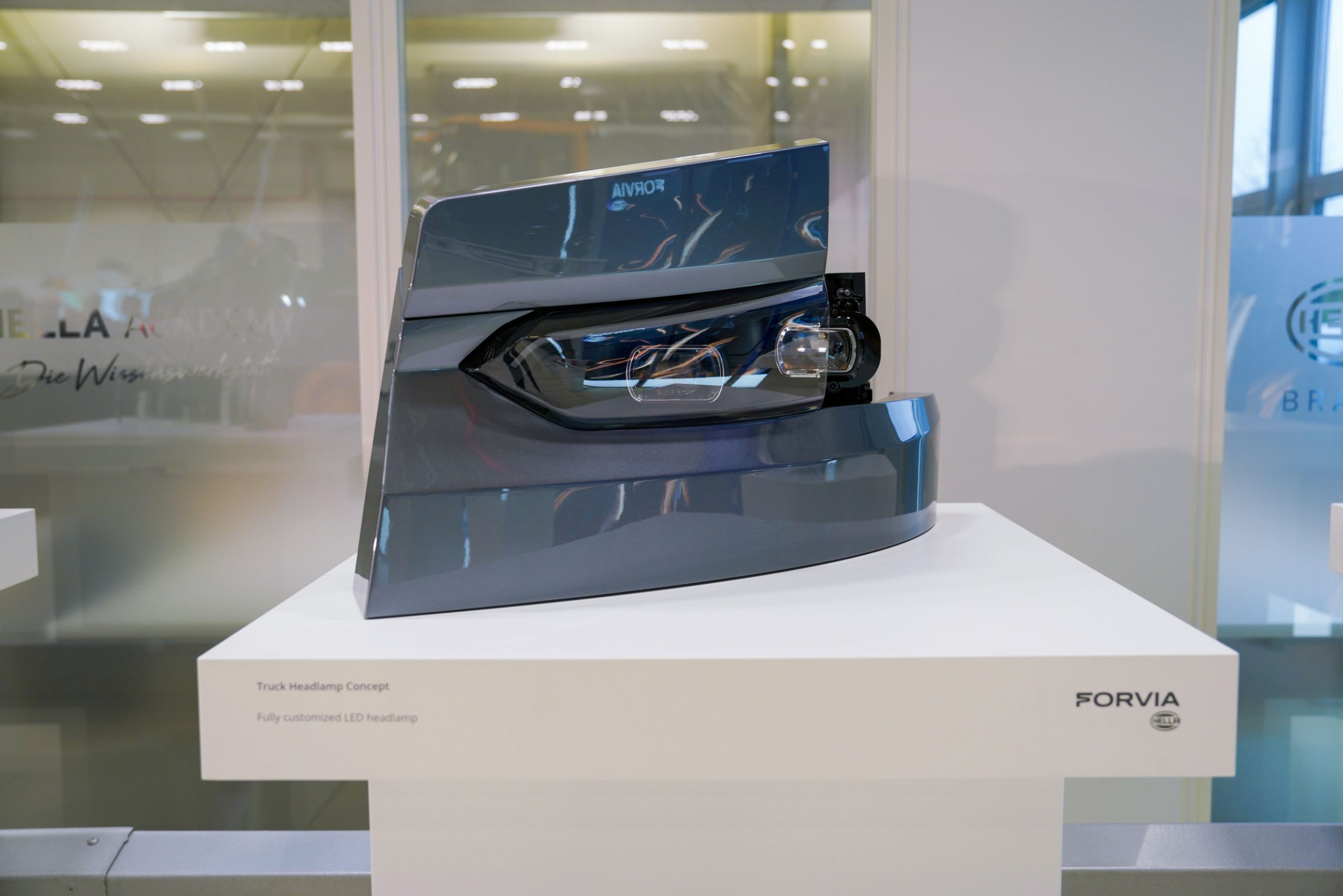 FORVIA HELLA: illuminazione per la sostenibilità dei trasporti - Trucknews