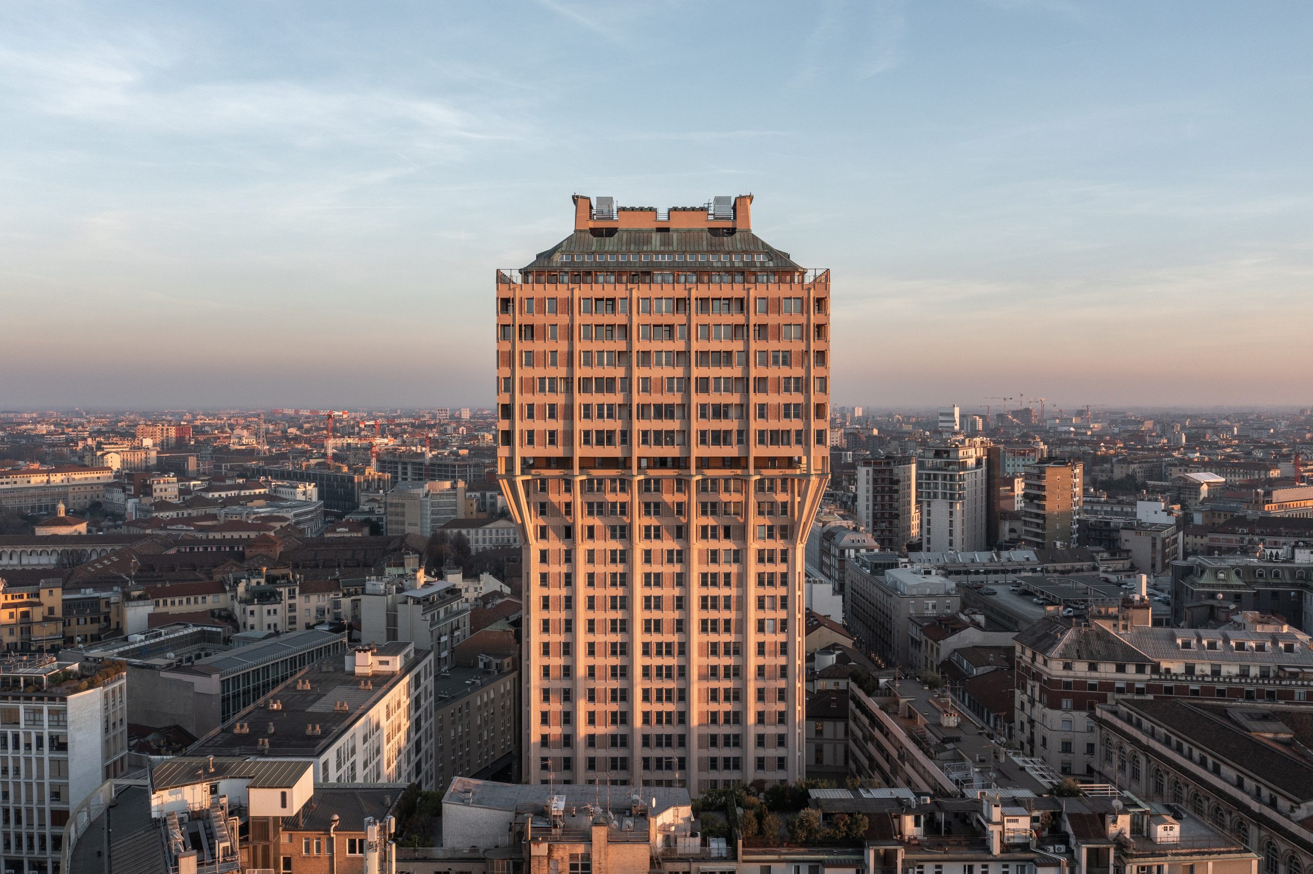 Torre Velasca rinasce dopo la riqualificazione - Guidafinestra