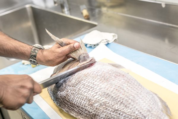 Come sfilettare il pesce in modo professionale